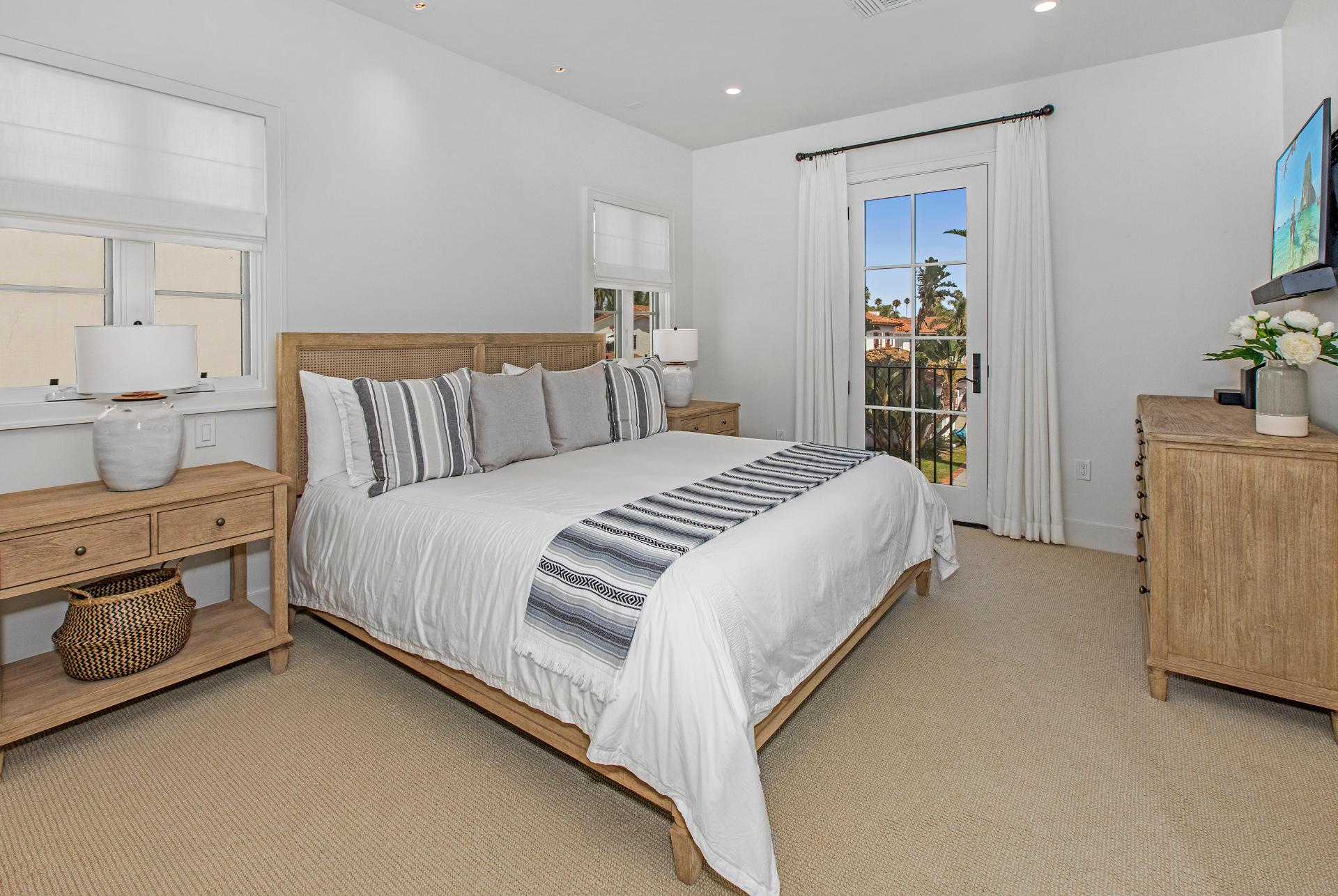 Book the SandWaves Santa Barbara Vacation Rental | Paradise Retreats